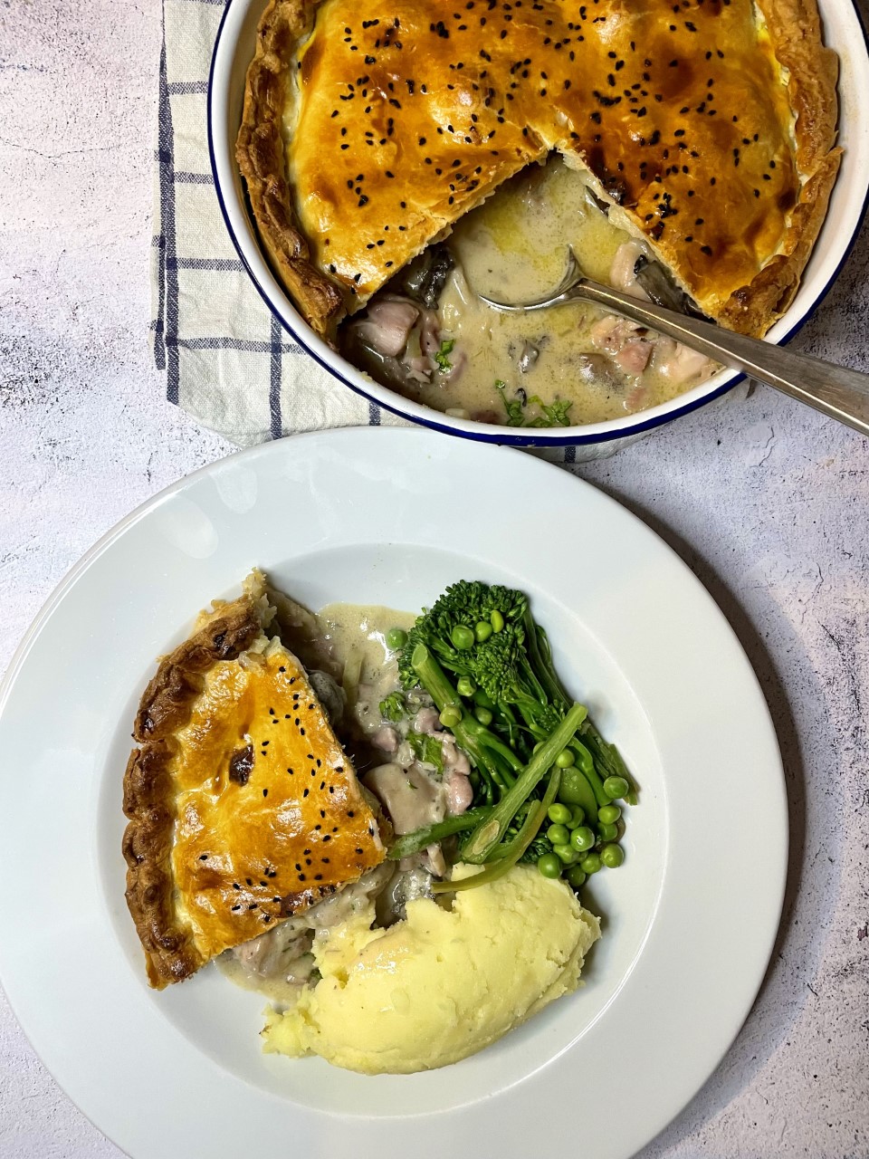 Chicken, Bacon, Mushroom & Stilton Pie - Best Recipes UK