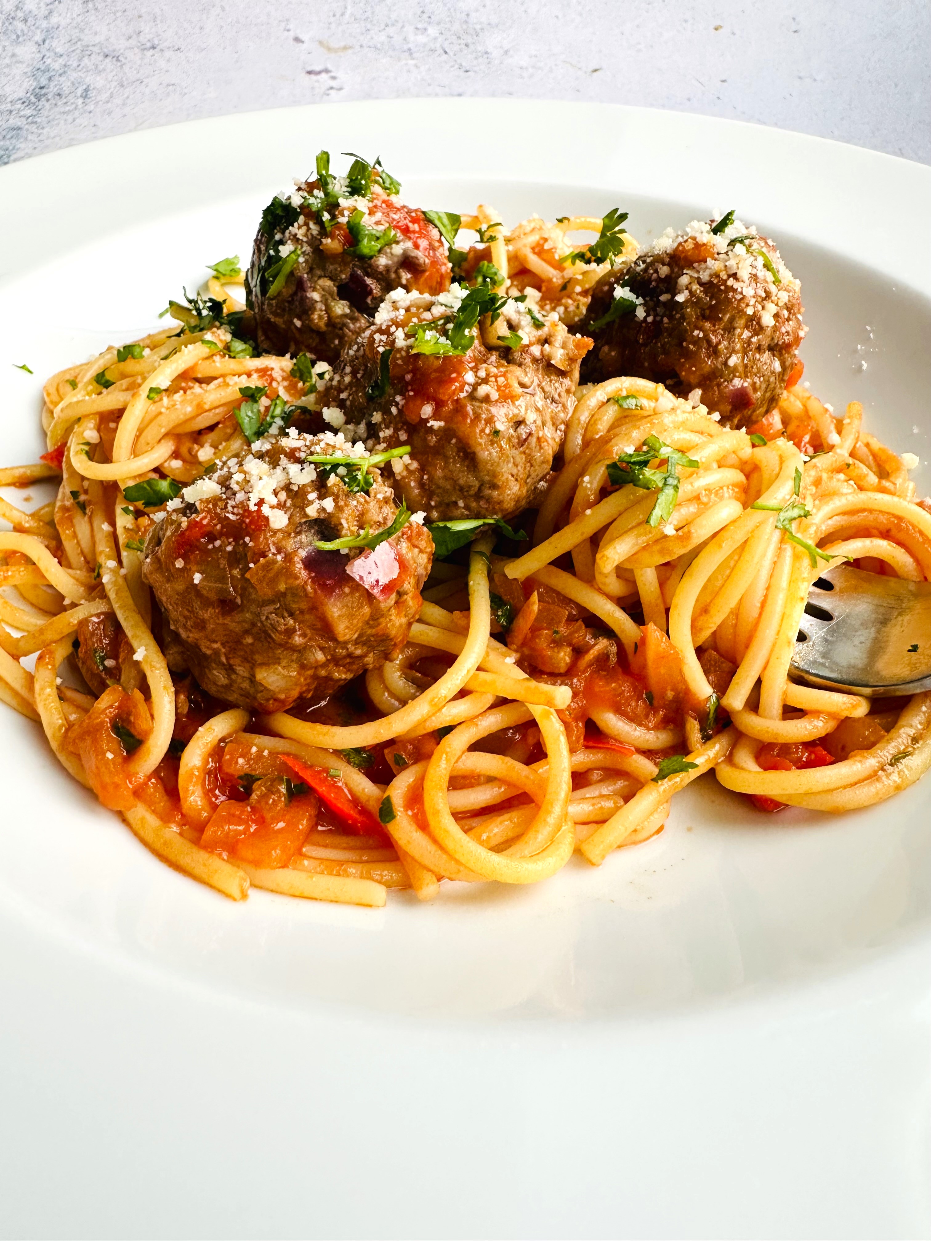 Spicy Meatballs in a Tomato, White Wine & Chilli Sauce - Best Recipes UK